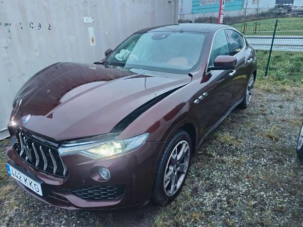 Brūns Maserati Levante 2017 Tallina, ar dzinēja tilpumu 2.99 L un nobraukumu 156 tūkst. km par 18000 €, foto 1 vietnē AUTOMOTO.COM.LV