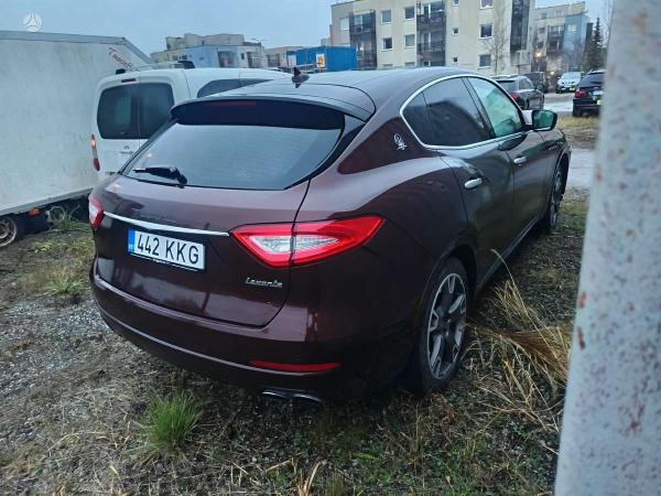 Brūns Maserati Levante 2017 Tallina, ar dzinēja tilpumu 2.99 L un nobraukumu 156 tūkst. km par 18000 €, foto 5 vietnē AUTOMOTO.COM.LV