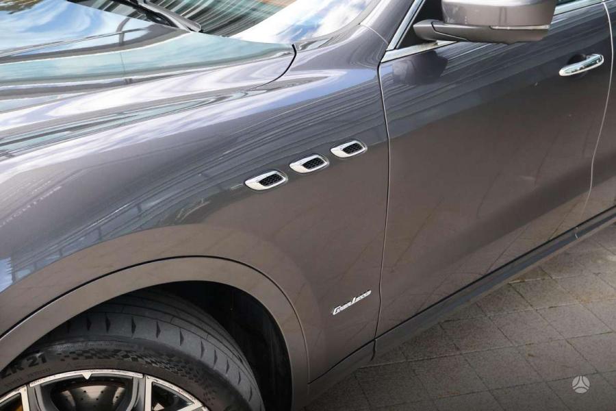 Grey Maserati Levante 2019 in Vilnius, with an engine capacity of 2.98 L and mileage of 179 thousand km for 41500 €, photo 7 on AUTOMOTO.COM.LV