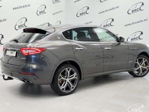 Grey Maserati Levante 2019 in Vilnius, with an engine capacity of 2.98 L and mileage of 187 thousand km for 24900 €, photo 4 on AUTOMOTO.COM.LV