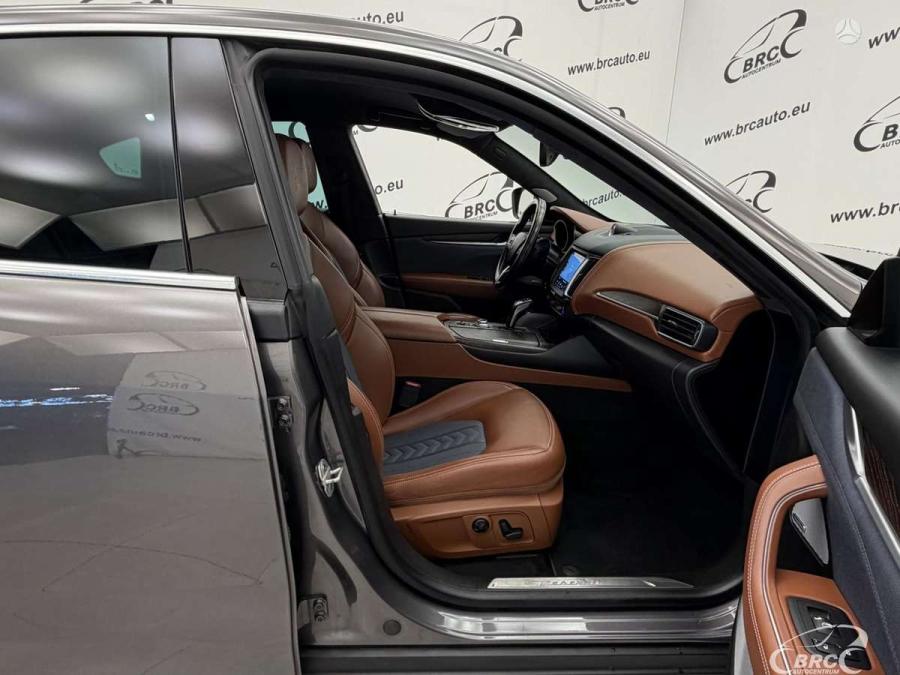 Grey Maserati Levante 2019 in Vilnius, with an engine capacity of 2.98 L and mileage of 187 thousand km for 24900 €, photo 6 on AUTOMOTO.COM.LV