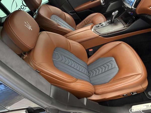 Maserati Levante 2019 in Vilnius on AUTOMOTO.COM.LV Grey Maserati Levante 2019 in Vilnius, with an engine capacity of 2.98 L and mileage of 187 thousand km for 24900 β¬, photo 7 on AUTOMOTO.COM.LV