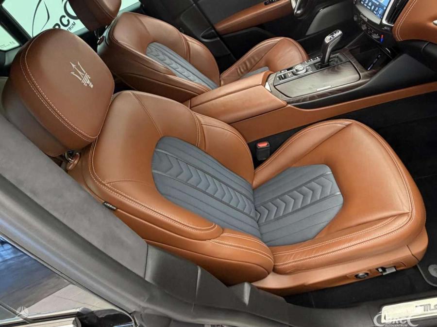 Grey Maserati Levante 2019 in Vilnius, with an engine capacity of 2.98 L and mileage of 187 thousand km for 24900 €, photo 7 on AUTOMOTO.COM.LV