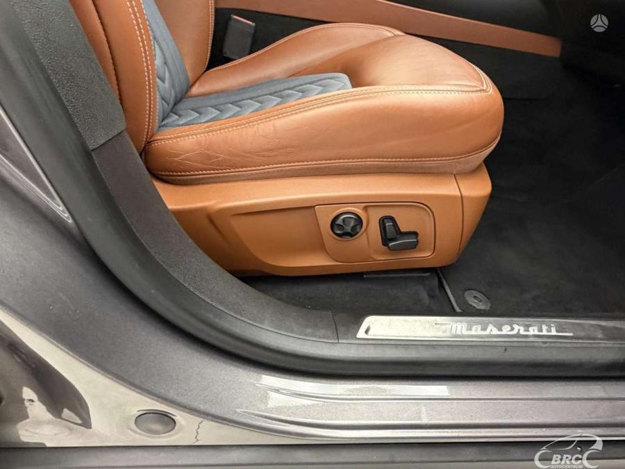 Grey Maserati Levante 2019 in Vilnius, with an engine capacity of 2.98 L and mileage of 187 thousand km for 24900 €, photo 8 on AUTOMOTO.COM.LV