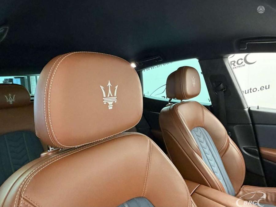 Grey Maserati Levante 2019 in Vilnius, with an engine capacity of 2.98 L and mileage of 187 thousand km for 24900 €, photo 10 on AUTOMOTO.COM.LV