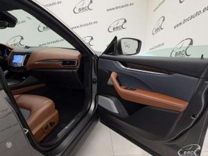 Grey Maserati Levante 2019 in Vilnius, with an engine capacity of 2.98 L and mileage of 187 thousand km for 24900 €, photo 11 on AUTOMOTO.COM.LV