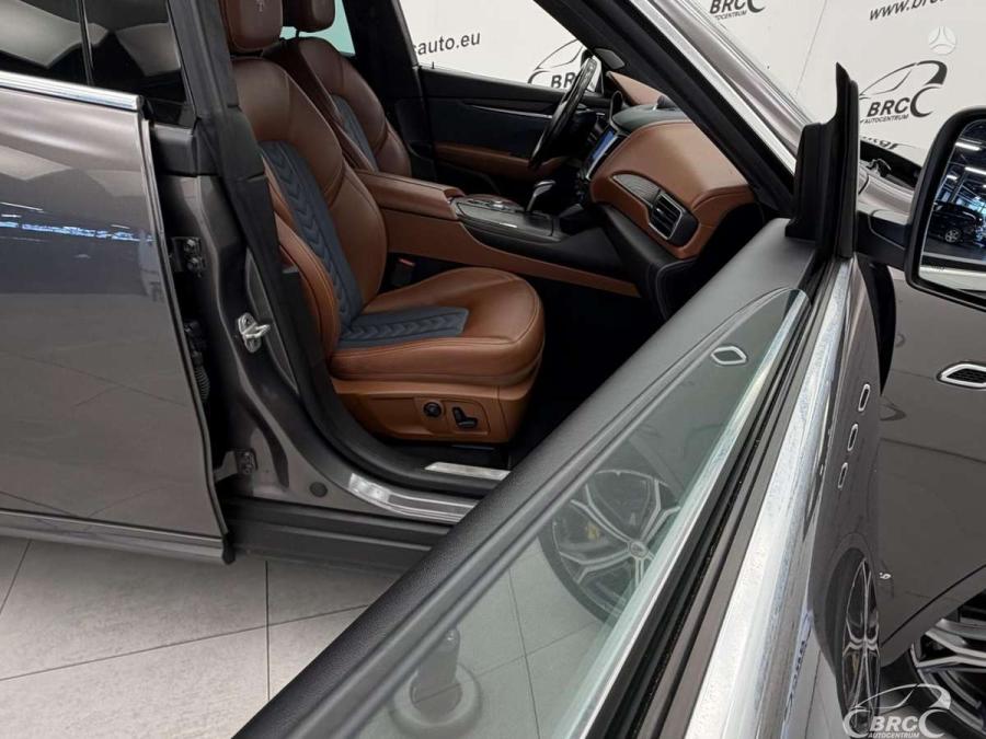 Grey Maserati Levante 2019 in Vilnius, with an engine capacity of 2.98 L and mileage of 187 thousand km for 24900 €, photo 12 on AUTOMOTO.COM.LV