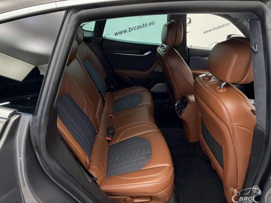 Grey Maserati Levante 2019 in Vilnius, with an engine capacity of 2.98 L and mileage of 187 thousand km for 24900 €, photo 16 on AUTOMOTO.COM.LV