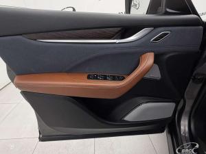 Grey Maserati Levante 2019 in Vilnius, with an engine capacity of 2.98 L and mileage of 187 thousand km for 24900 €, photo 26 on AUTOMOTO.COM.LV