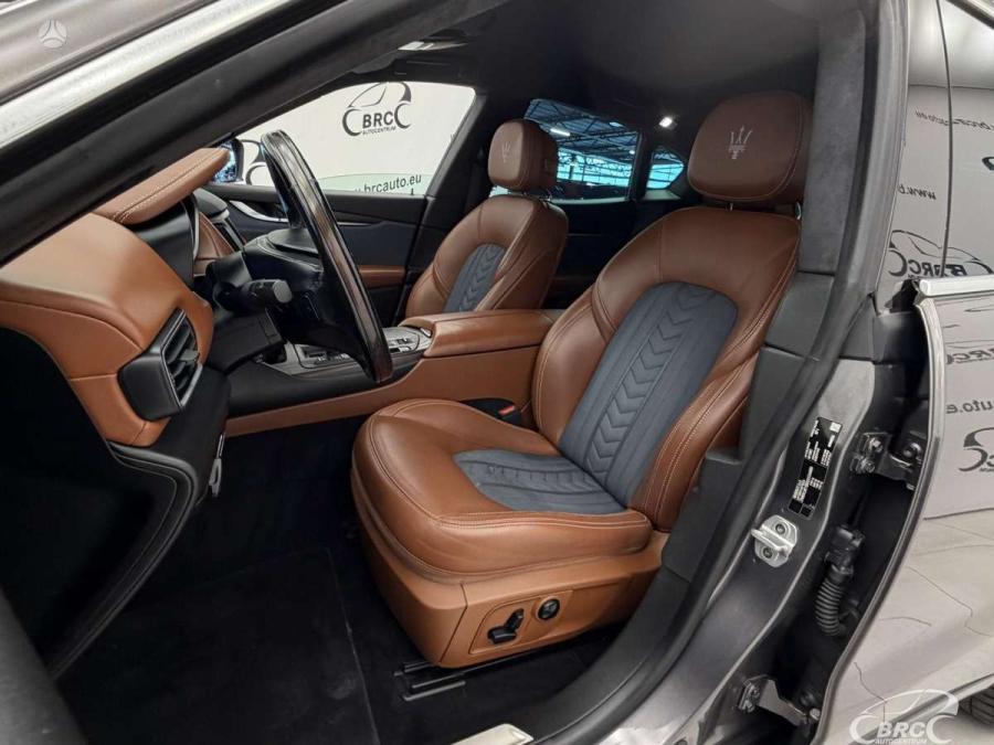 Grey Maserati Levante 2019 in Vilnius, with an engine capacity of 2.98 L and mileage of 187 thousand km for 24900 €, photo 29 on AUTOMOTO.COM.LV