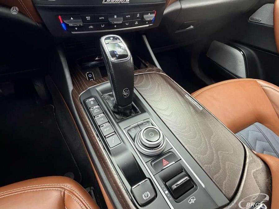 Grey Maserati Levante 2019 in Vilnius, with an engine capacity of 2.98 L and mileage of 187 thousand km for 24900 €, photo 32 on AUTOMOTO.COM.LV