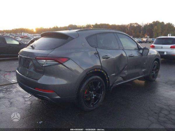 Grey Maserati Levante 2022 in Vilnius, with an engine capacity of 2.98 L and mileage of 85 thousand km for 33000 €, photo 5 on AUTOMOTO.COM.LV