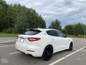 White Maserati Levante 2017 in Vilnius, with an engine capacity of 3.00 L and mileage of 95 thousand km for 18500 €, photo 4 on AUTOMOTO.COM.LV