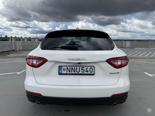 White Maserati Levante 2017 in Vilnius, with an engine capacity of 2.98 L and mileage of 89 thousand km for 24500 €, photo 4 on AUTOMOTO.COM.LV