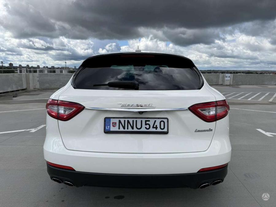 White Maserati Levante 2017 in Vilnius, with an engine capacity of 2.98 L and mileage of 89 thousand km for 24500 €, photo 5 on AUTOMOTO.COM.LV