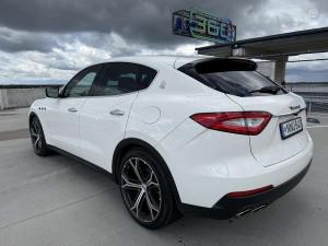 White Maserati Levante 2017 in Vilnius, with an engine capacity of 2.98 L and mileage of 89 thousand km for 24500 €, photo 6 on AUTOMOTO.COM.LV
