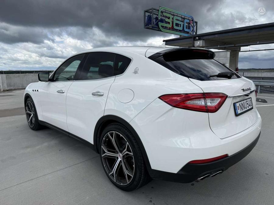 White Maserati Levante 2017 in Vilnius, with an engine capacity of 2.98 L and mileage of 89 thousand km for 24500 €, photo 6 on AUTOMOTO.COM.LV