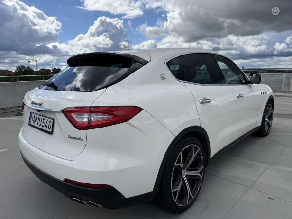 White Maserati Levante 2017 in Vilnius, with an engine capacity of 2.98 L and mileage of 89 thousand km for 24500 €, photo 6 on AUTOMOTO.COM.LV