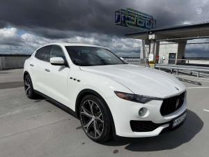 White Maserati Levante 2017 in Vilnius, with an engine capacity of 2.98 L and mileage of 89 thousand km for 24500 €, photo 9 on AUTOMOTO.COM.LV