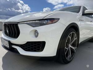 White Maserati Levante 2017 in Vilnius, with an engine capacity of 2.98 L and mileage of 89 thousand km for 24500 €, photo 11 on AUTOMOTO.COM.LV