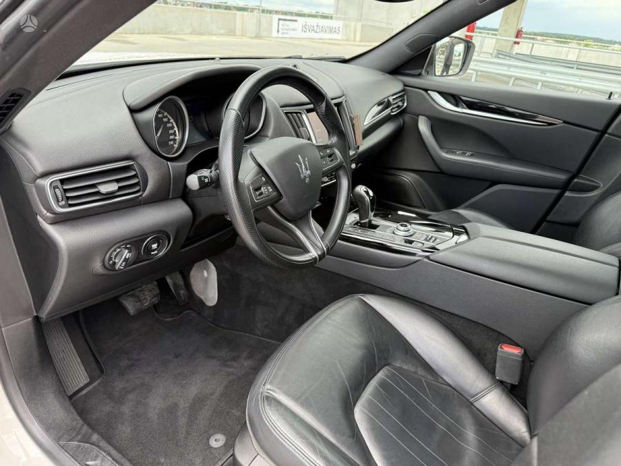 White Maserati Levante 2017 in Vilnius, with an engine capacity of 2.98 L and mileage of 89 thousand km for 24500 €, photo 15 on AUTOMOTO.COM.LV