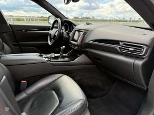 White Maserati Levante 2017 in Vilnius, with an engine capacity of 2.98 L and mileage of 89 thousand km for 24500 €, photo 16 on AUTOMOTO.COM.LV