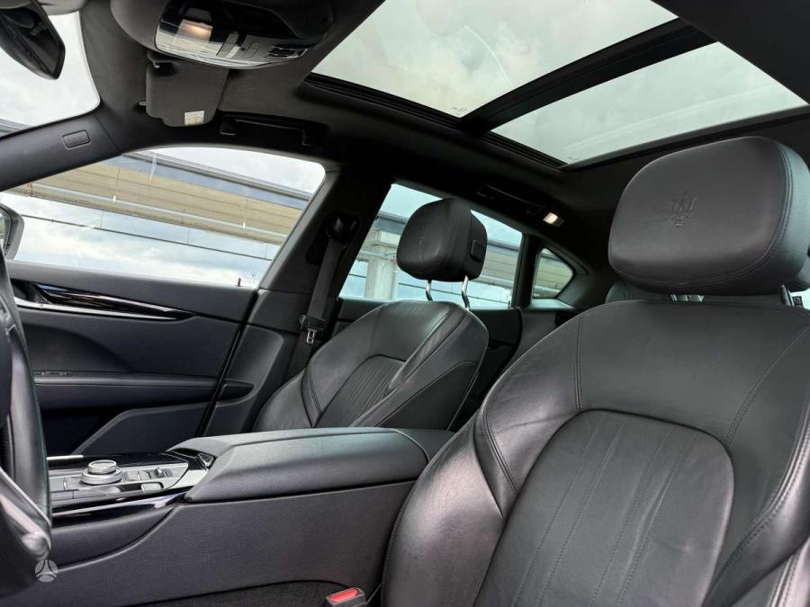 White Maserati Levante 2017 in Vilnius, with an engine capacity of 2.98 L and mileage of 89 thousand km for 24500 €, photo 18 on AUTOMOTO.COM.LV