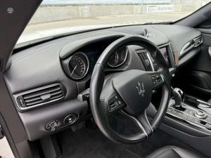 White Maserati Levante 2017 in Vilnius, with an engine capacity of 2.98 L and mileage of 89 thousand km for 24500 €, photo 19 on AUTOMOTO.COM.LV