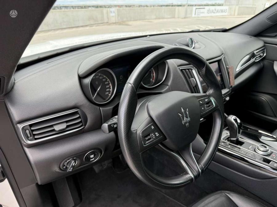 White Maserati Levante 2017 in Vilnius, with an engine capacity of 2.98 L and mileage of 89 thousand km for 24500 €, photo 19 on AUTOMOTO.COM.LV