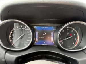 White Maserati Levante 2017 in Vilnius, with an engine capacity of 2.98 L and mileage of 89 thousand km for 24500 €, photo 21 on AUTOMOTO.COM.LV