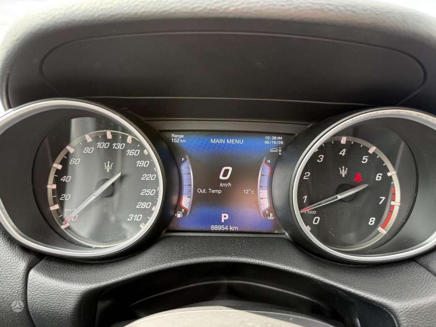White Maserati Levante 2017 in Vilnius, with an engine capacity of 2.98 L and mileage of 89 thousand km for 24500 €, photo 21 on AUTOMOTO.COM.LV