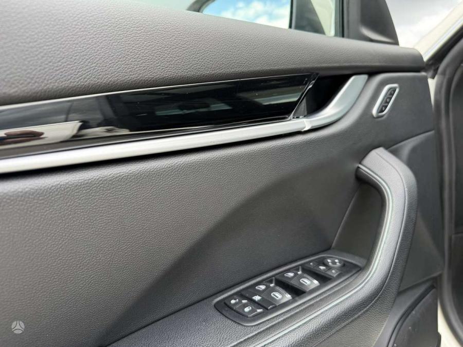 White Maserati Levante 2017 in Vilnius, with an engine capacity of 2.98 L and mileage of 89 thousand km for 24500 €, photo 22 on AUTOMOTO.COM.LV