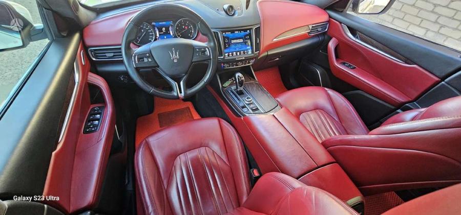 White Maserati Levante 2017 in Klaipeda, with an engine capacity of 3.00 L and mileage of 123 thousand km for 19200 €, photo 3 on AUTOMOTO.COM.LV