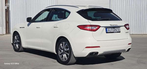 White Maserati Levante 2017 in Klaipeda, with an engine capacity of 3.00 L and mileage of 123 thousand km for 19200 €, photo 3 on AUTOMOTO.COM.LV