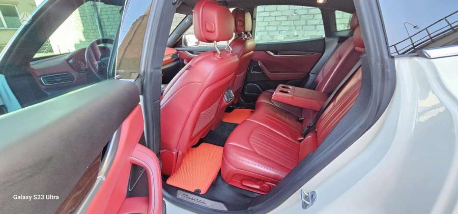 White Maserati Levante 2017 in Klaipeda, with an engine capacity of 3.00 L and mileage of 123 thousand km for 19200 €, photo 14 on AUTOMOTO.COM.LV