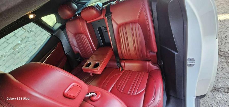 White Maserati Levante 2017 in Klaipeda, with an engine capacity of 3.00 L and mileage of 123 thousand km for 19200 €, photo 16 on AUTOMOTO.COM.LV