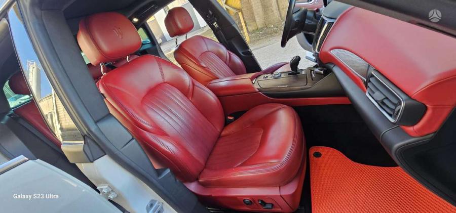 White Maserati Levante 2017 in Klaipeda, with an engine capacity of 3.00 L and mileage of 123 thousand km for 19200 €, photo 19 on AUTOMOTO.COM.LV
