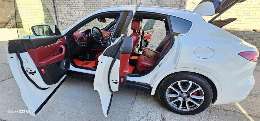 White Maserati Levante 2017 in Klaipeda, with an engine capacity of 3.00 L and mileage of 123 thousand km for 19200 €, photo 28 on AUTOMOTO.COM.LV