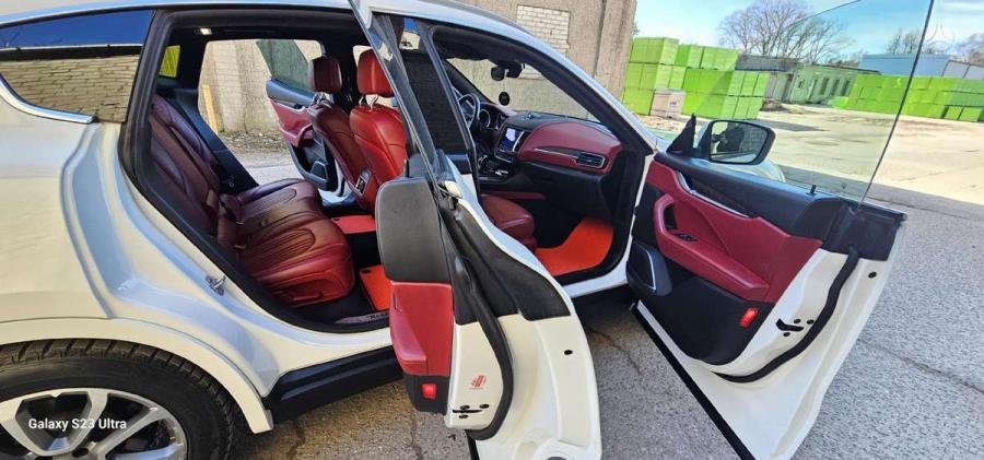 White Maserati Levante 2017 in Klaipeda, with an engine capacity of 3.00 L and mileage of 123 thousand km for 19200 €, photo 29 on AUTOMOTO.COM.LV