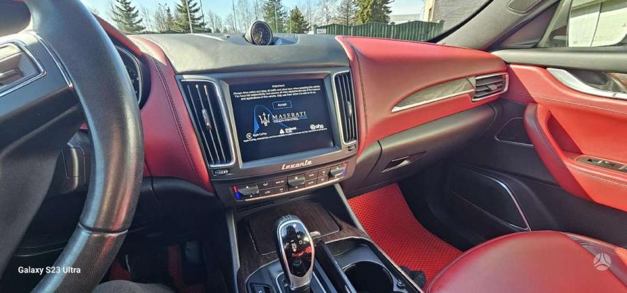 White Maserati Levante 2017 in Klaipeda, with an engine capacity of 3.00 L and mileage of 123 thousand km for 19200 €, photo 34 on AUTOMOTO.COM.LV