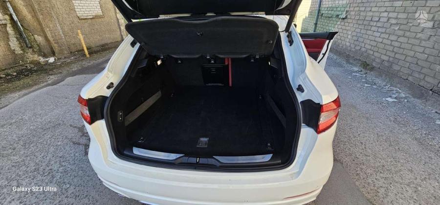 White Maserati Levante 2017 in Klaipeda, with an engine capacity of 3.00 L and mileage of 123 thousand km for 19200 €, photo 40 on AUTOMOTO.COM.LV