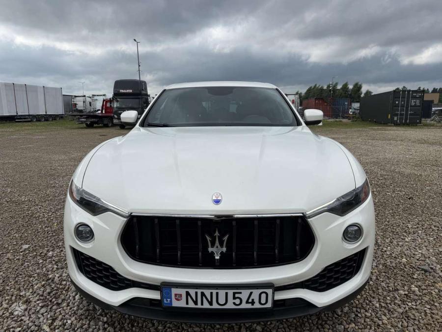 Balts Maserati Levante 2017 Viļņa, ar dzinēja tilpumu 2.98 L un nobraukumu 89 tūkst. km par 22500 €, foto 4 vietnē AUTOMOTO.COM.LV