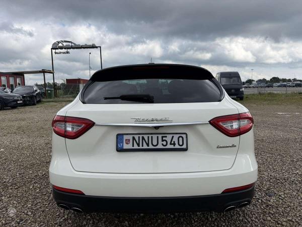 Balts Maserati Levante 2017 Viļņa, ar dzinēja tilpumu 2.98 L un nobraukumu 89 tūkst. km par 22500 €, foto 4 vietnē AUTOMOTO.COM.LV