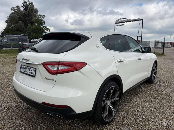 Balts Maserati Levante 2017 Viļņa, ar dzinēja tilpumu 2.98 L un nobraukumu 89 tūkst. km par 22500 €, foto 5 vietnē AUTOMOTO.COM.LV