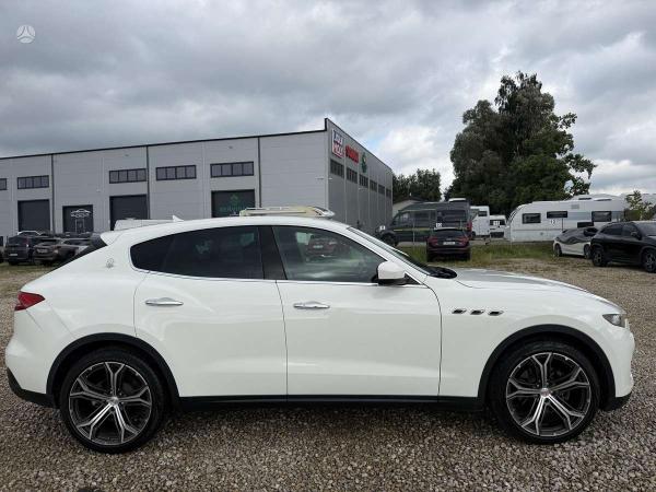 Balts Maserati Levante 2017 Viļņa, ar dzinēja tilpumu 2.98 L un nobraukumu 89 tūkst. km par 22500 €, foto 8 vietnē AUTOMOTO.COM.LV