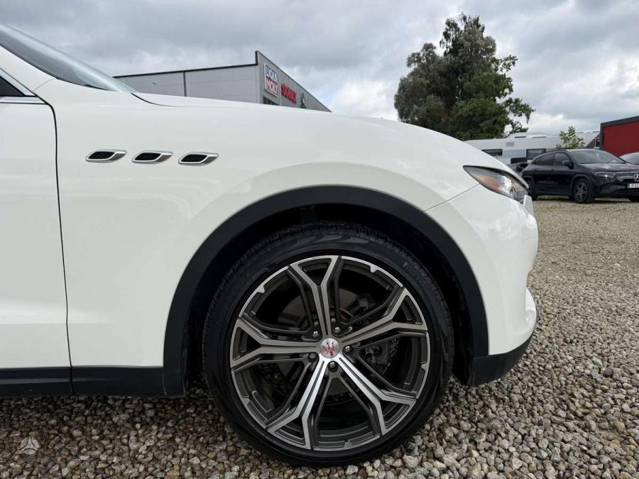 Balts Maserati Levante 2017 Viļņa, ar dzinēja tilpumu 2.98 L un nobraukumu 89 tūkst. km par 22500 €, foto 12 vietnē AUTOMOTO.COM.LV