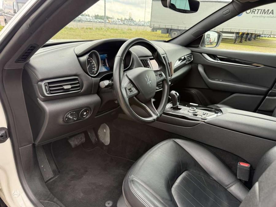 Balts Maserati Levante 2017 Viļņa, ar dzinēja tilpumu 2.98 L un nobraukumu 89 tūkst. km par 22500 €, foto 16 vietnē AUTOMOTO.COM.LV