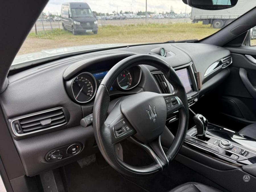 Balts Maserati Levante 2017 Viļņa, ar dzinēja tilpumu 2.98 L un nobraukumu 89 tūkst. km par 22500 €, foto 18 vietnē AUTOMOTO.COM.LV