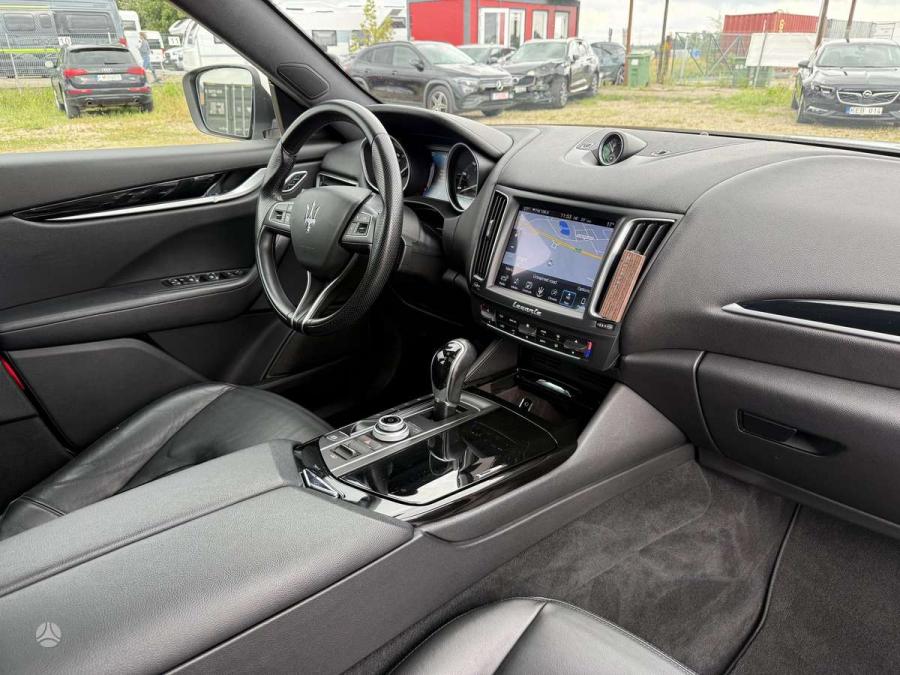 Balts Maserati Levante 2017 Viļņa, ar dzinēja tilpumu 2.98 L un nobraukumu 89 tūkst. km par 22500 €, foto 20 vietnē AUTOMOTO.COM.LV