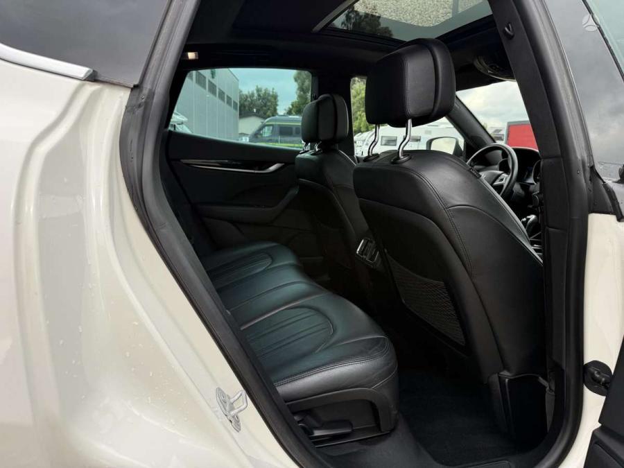 Balts Maserati Levante 2017 Viļņa, ar dzinēja tilpumu 2.98 L un nobraukumu 89 tūkst. km par 22500 €, foto 21 vietnē AUTOMOTO.COM.LV